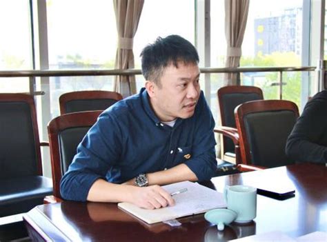 主题教育｜市行政服务中心开展“以进取心对待干事创业、以平常心对待职务变动”专题讨论