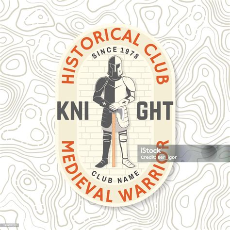 기사 역사 클럽 배지 디자인 셔츠 인쇄 스탬프 오버레이 또는 템플릿에 대한 벡터 일러스트 개념입니다 기사와 검 실루엣 빈티지 타이포그래피 디자인 0명에 대한 스톡 벡터 아트