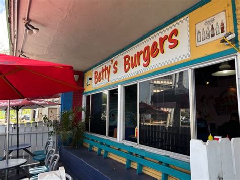 Bettys Burgers Joint Updated April 2026 1238 Photos And 886 Reviews