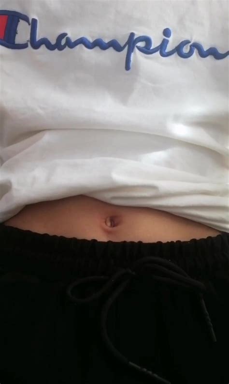 Toned Belly Girl Belly Button Needle Em Inglês