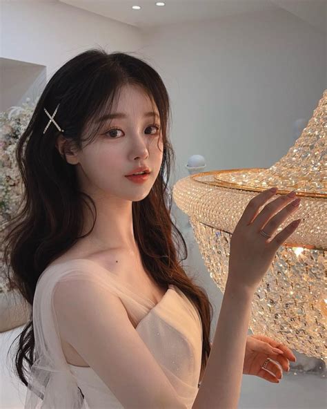 Cô gái Hàn Quốc sở hữu giao diện như búp bê ngoài đời thực VietBF