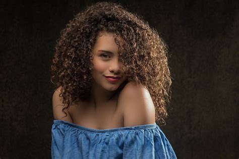 Кудрявые модели девушки 67 фото