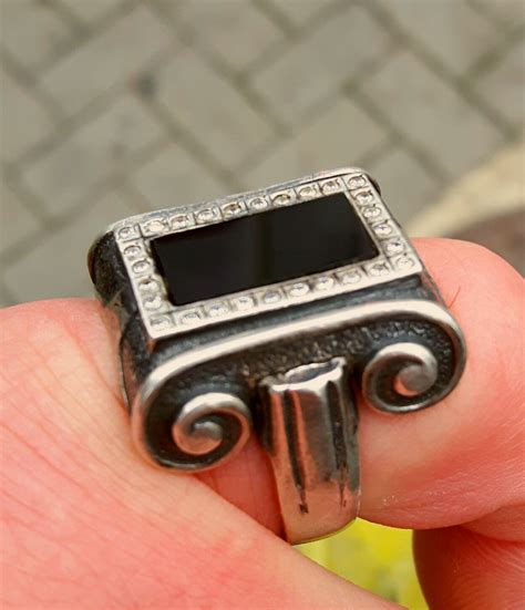 серебряный перстень с черным камнем