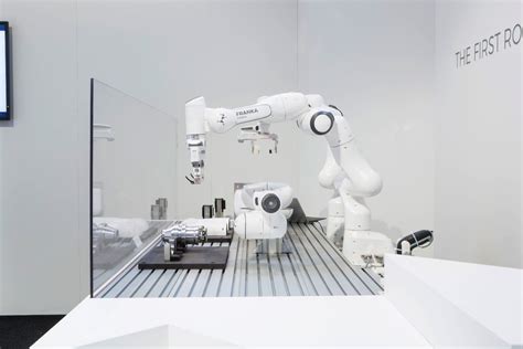 This Affordable Robot Arm Can Open Bags And Build Models Of Itself Digital Trends