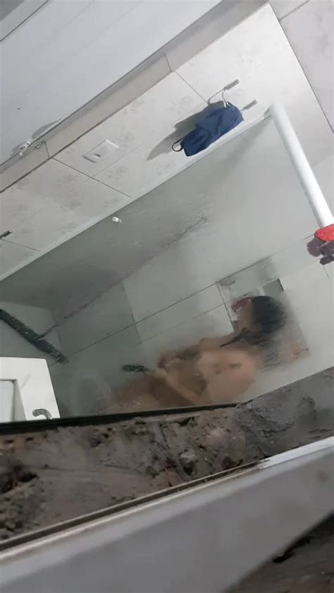 Vizinho Tarado Filma A Vizinha Pelada Tomando Banho Cnn Amador