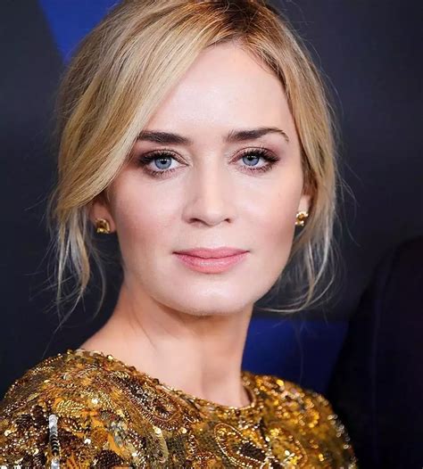 Emily Blunt Styles Stunning Outfits And Hairstyles Her Style Code