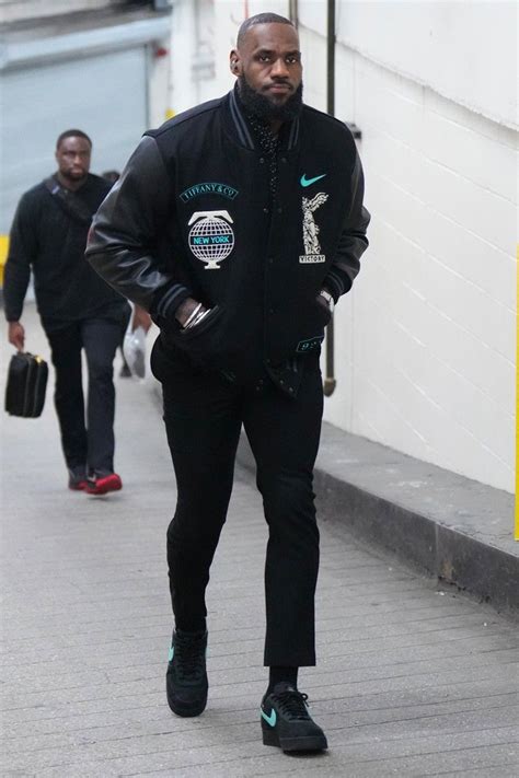 Официальные фотографии кроссовок Nike Air Force 1 Low x Tiffany & Co.