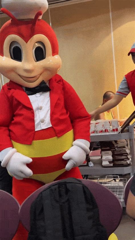 Jollibee Mascot Judges Customer With Mcdonalds Cup Looks Offended By Stinging Bee Trayal