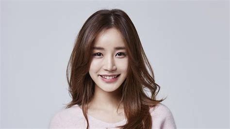 Aktris Yoon Jin Yi Bakal Menikah Dengan Pacar Berondong