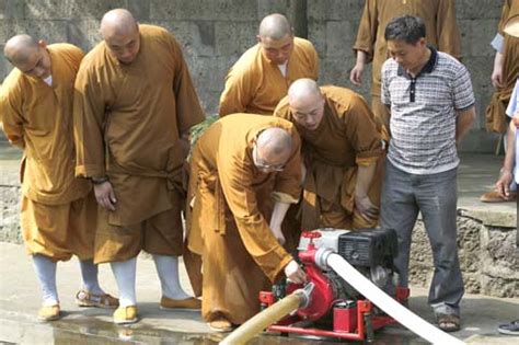 切实加强消防工作 确保寺院生态安全