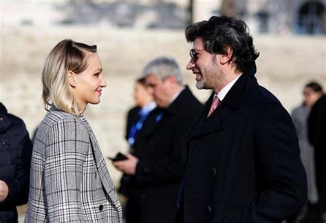 ჩემი სიყვარული ანუკი არეშიძის და კახა კალაძის რომანტიკული კოცნა ფეიერვერკის ფონზე