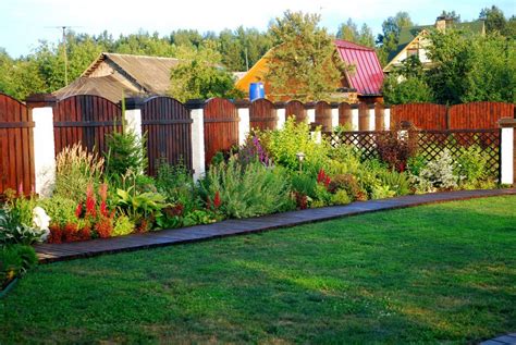 [ Img] Идеи устройства заднего двора Дизайн ограды Клумбы