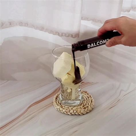 달콤이연구실 초코아이스크림 만들어 먹기 절반은 초코우유 절반은 초코 아이스크림으로 뵨신 🦸‍♂️ 영상 찍고 보니 컵이 왼쪽으로 가있군 거슬림🤣 답례품 시보답례 기업