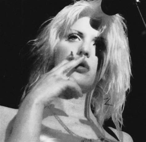 Pin By Cain On Mothers And Others Courtney Love Hole Courtney Love Cortney Love
