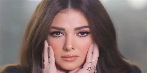 دخول استثنائي دنيا سمير غانم تفاجئ جمهورها بعرض مسرحية مكسرة الدنيا