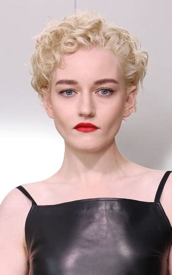 Julia Garner Artofit
