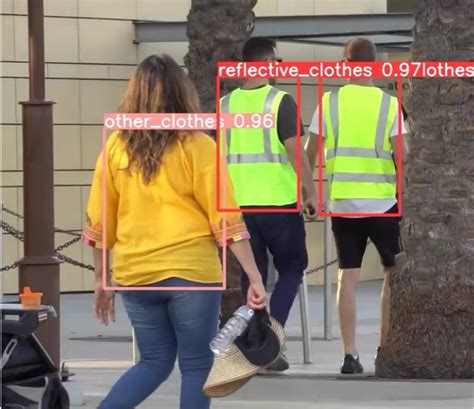 如何使用深度学习目标检测算法yolov5训练反光衣数据集模型识别检测反光衣及其他衣服yolo算法反光服预训练库 Csdn博客