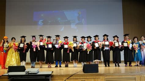 시니어문화예술학부 모델학과 졸업식 손익숙정애리 등 7명 심현주윤문원 등 5명 신명자임사라 등 4명사종합문예유성 글로벌문예협회 2024 문화예술축제및 여름