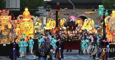 마음의 빛으로 세상 밝히자 도심 수놓은 연등 행렬 종합