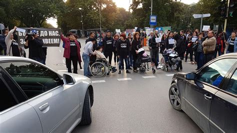 Майките на деца с увреждания бойкотираха среща в социалното