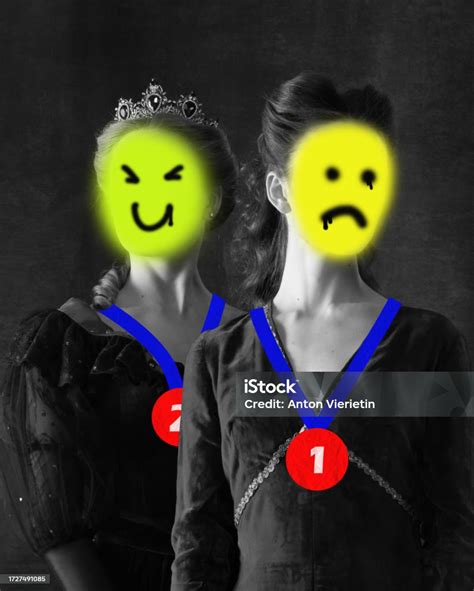 현대 미술 콜라주 이기고 지십시오 두 명의 여성 감정의 다양성을 보여주는 왕족 한다면 비현실적에 대한 스톡 사진 및 기타 이미지 Istock