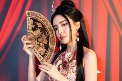 Cao Thái Hà chia sẻ gây chú ý giữa lúc bị chê diễn cảnh nóng dung tục trong phim Kiều Hạt