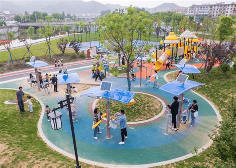 东至：健身 不出圈” 优”享健康生活公园居民全民