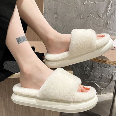 Хатні капці пухнасті жіночі Yumai 37 38 білий — ціна 560 грн у каталозі