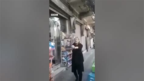 مادر سیاوش محمودی از کسته شده گان در اعتراضات اخیر ایران در علی آباد