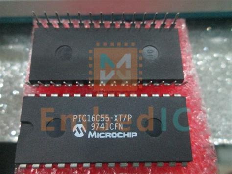 PIC16C55 XT P Microchip 8bit MCU EmbedIc