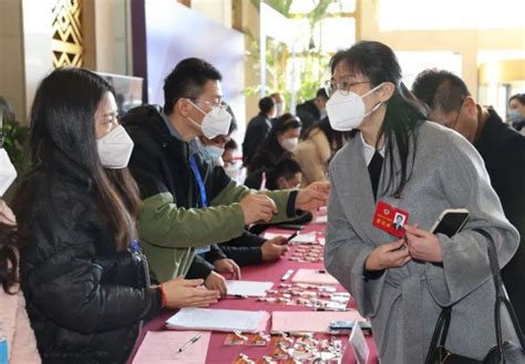 直击委员报到现场！南京进入“两会时间”我苏网