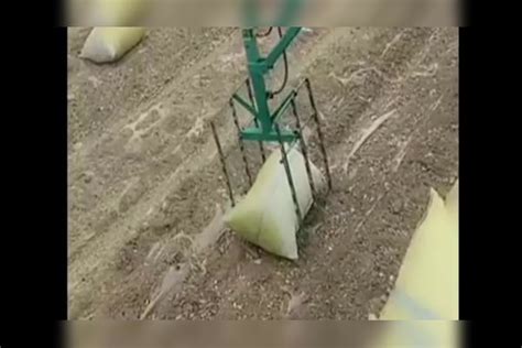 农村小伙发明的搬运神器，省钱又省力，这样就不用人工搬运了