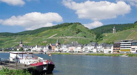 Wine Village Of Zellmosel Valleytyskland Fotografering För Bildbyråer