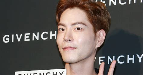 홍종현 귀엽게 브이~