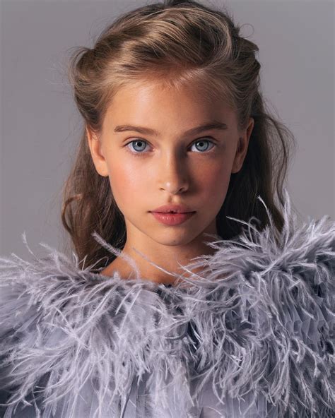 Pin By Samina On Hair Colour Beautiful Girl Makeup Blonde Hair