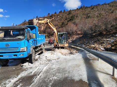 德钦公路分局及时处置结冰路段保畅通 养护生产信息养护管理行业管理公路资讯云南省公路局