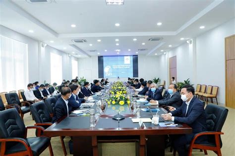 គម្រោងផ្លូវរថភ្លើងល្បឿនលឿនដំបូងគេនៅខ្មែរដែលឆ្លងកាត់ខេត្ដ ៥ នេះគ្រោងចំណាយថវិកា ៤ ពាន់លាន