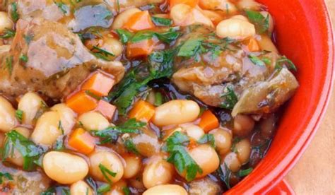 Свински ребра с боб в гювеч Моята Рецепта