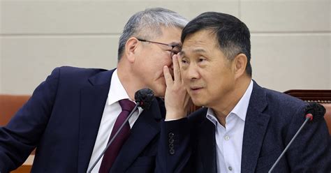 대화 나누는 김용하·김연명 민간자문위 공동위원장