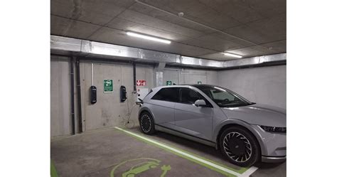 8 нови зарядни станции за електрически коли заработиха в София