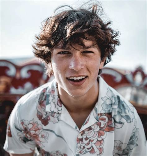 Listen Kevian Kraemer Sweater