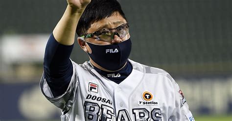 극적인 끝내기에 웃은 김태형 감독 선수들이 끝까지 포기하지 않았다