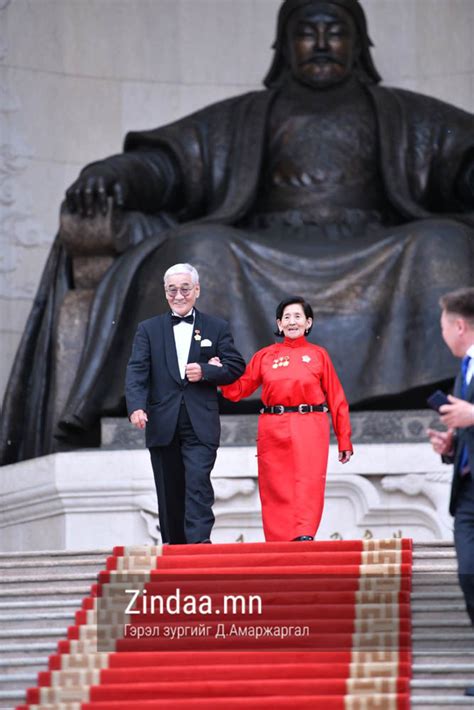 Ардын жүжигчин Д Мэндбаяр “Хөдөлмөрийн баатар” цол хүртлээ