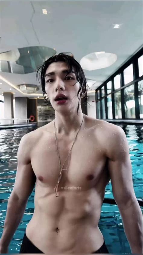 Pin By Anna Konstantinova On Hyunjin Lix Hyunjin Skz Abs Hot