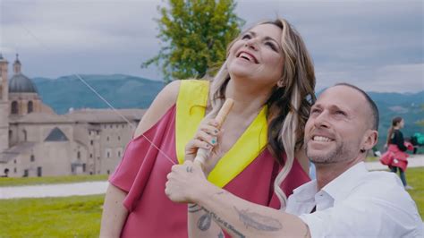 Francesca Alotta Avanti A Pugni Chiusi Official Video Youtube