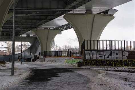 무료 이미지 이미지들 하늘 하부 구조 노면 아스팔트 식물 복합 재료 시티 대도시 지역 고가 도로 대들보 다리 구름 도시 디자인 콘크리트 다리