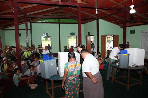 နမ့်စန်မြို့နယ် အမှတ် ၅ ကျေးရွာတွင် မြန်မာအီလက်ထရောနစ်မဲပေးစက် Mevm ဆိုင်ရာ အသိပညာပေး