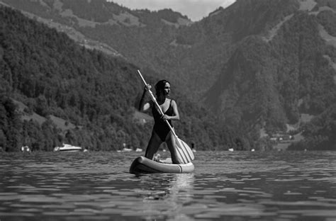 Premium Photo Sport Woman With Paddle Board Girl Paddling On Paddleboard Muscular Strong