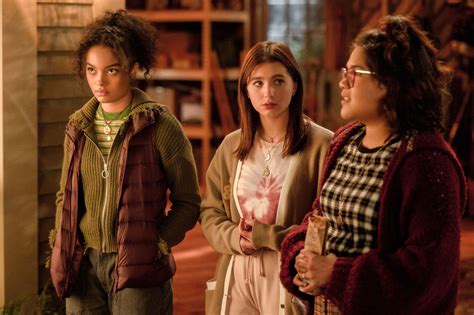 Hocus Pocus 2 Review A Pointless And Unfunny Witch Sequel