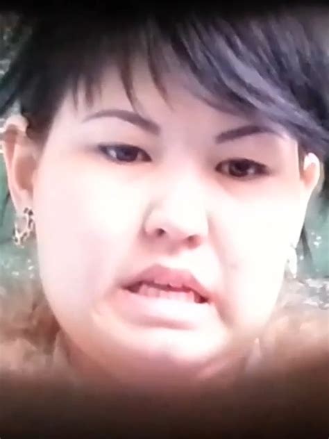 화장실 도촬 카자흐스탄의 야외 여성 화장실 인색 한 고양이